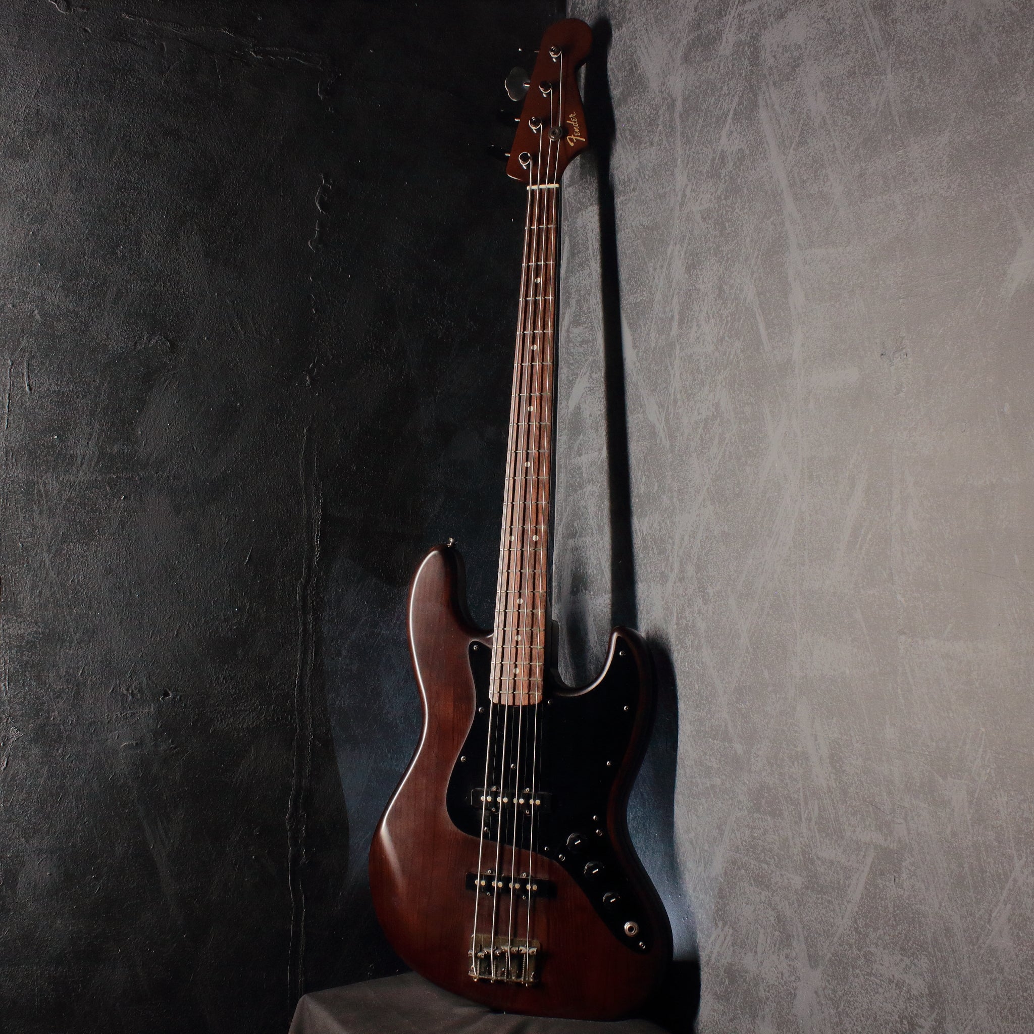 Fender Japan ‘62 Jazz Bass JB62-WAL Satin Walnut 2003 – Topshelf ...