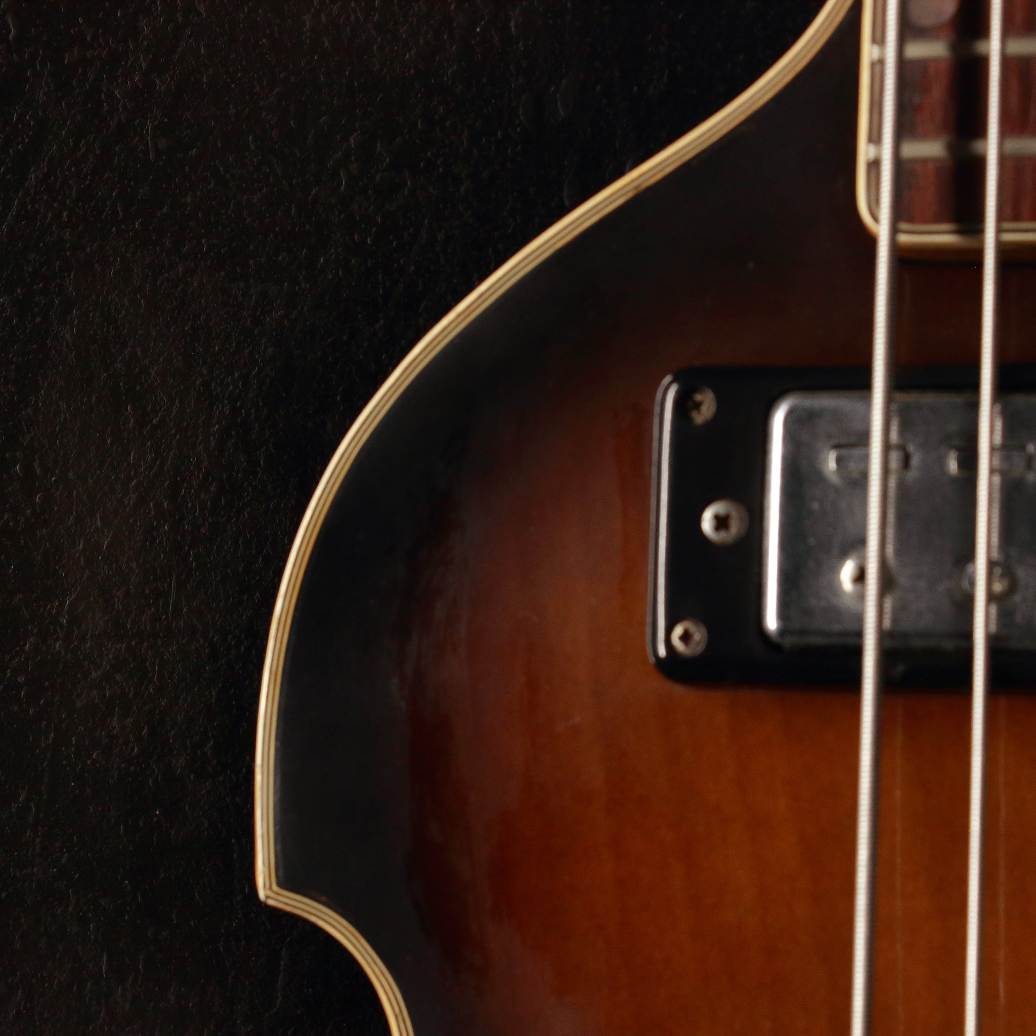 Aria Diamond VB-300 Violin Bass Sunburst 1970 – Topshelf Instruments