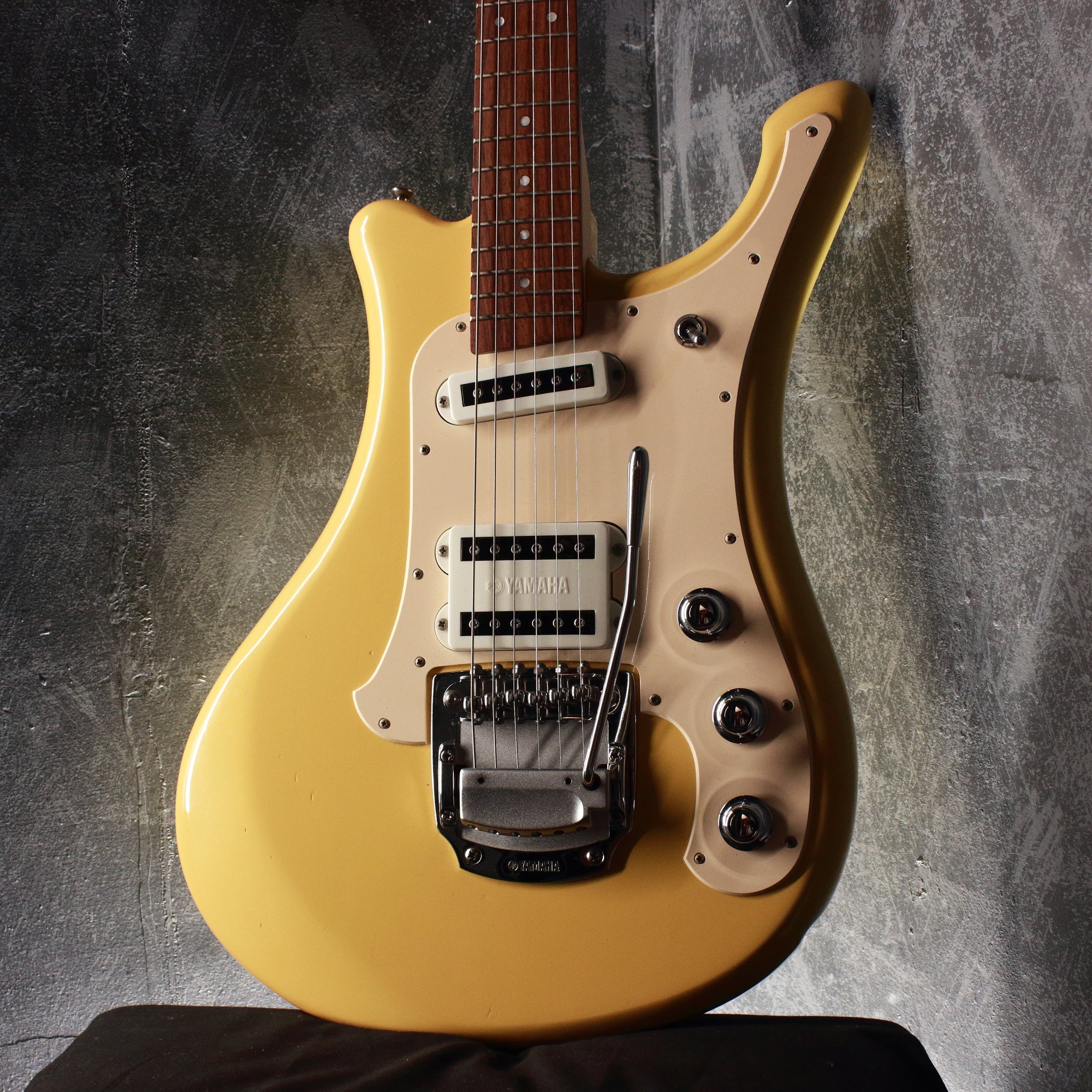 Yamaha SGV300 Flying Samurai Banana Yellow 2000 – Topshelf Instruments