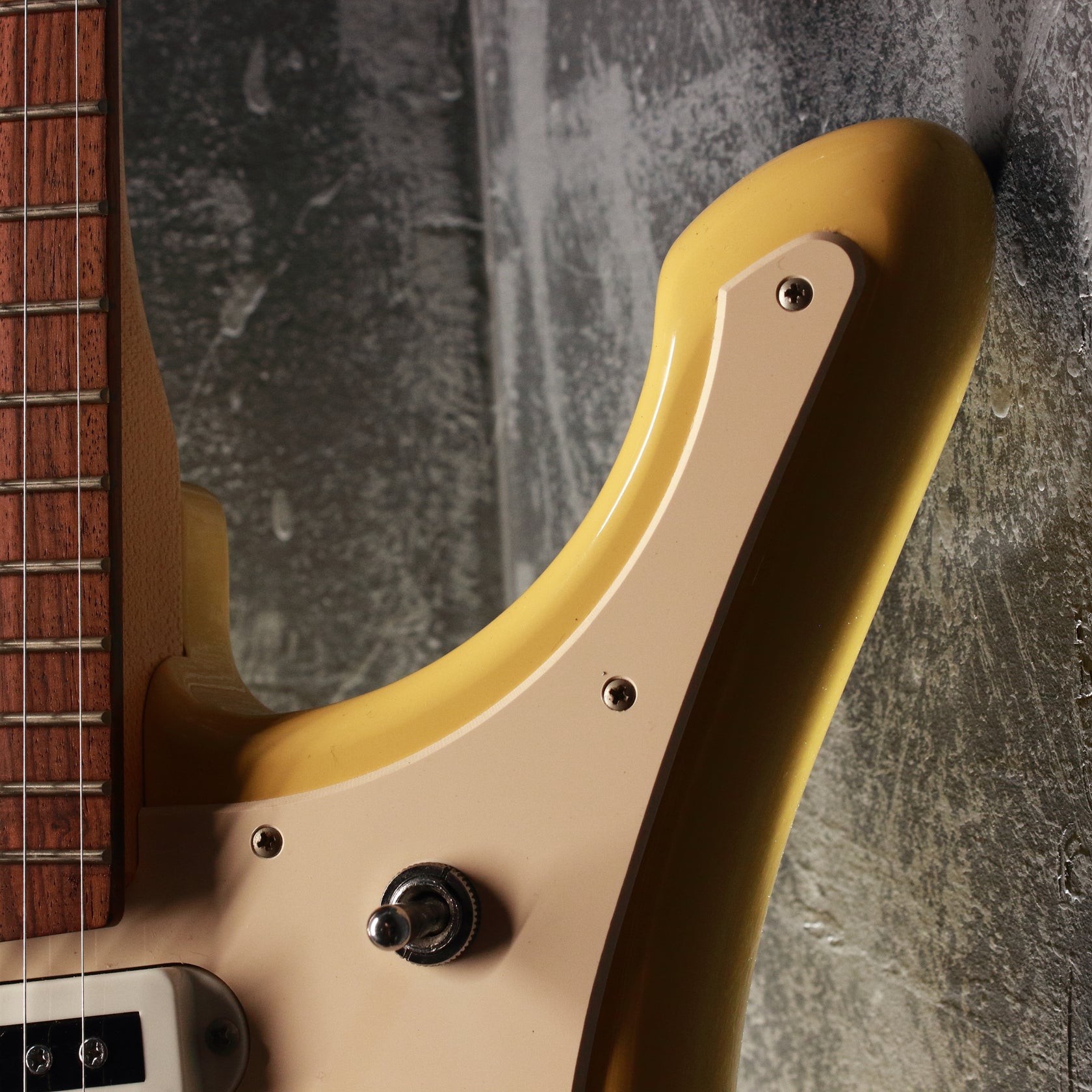 Yamaha SGV300 Flying Samurai Banana Yellow 2000 – Topshelf Instruments