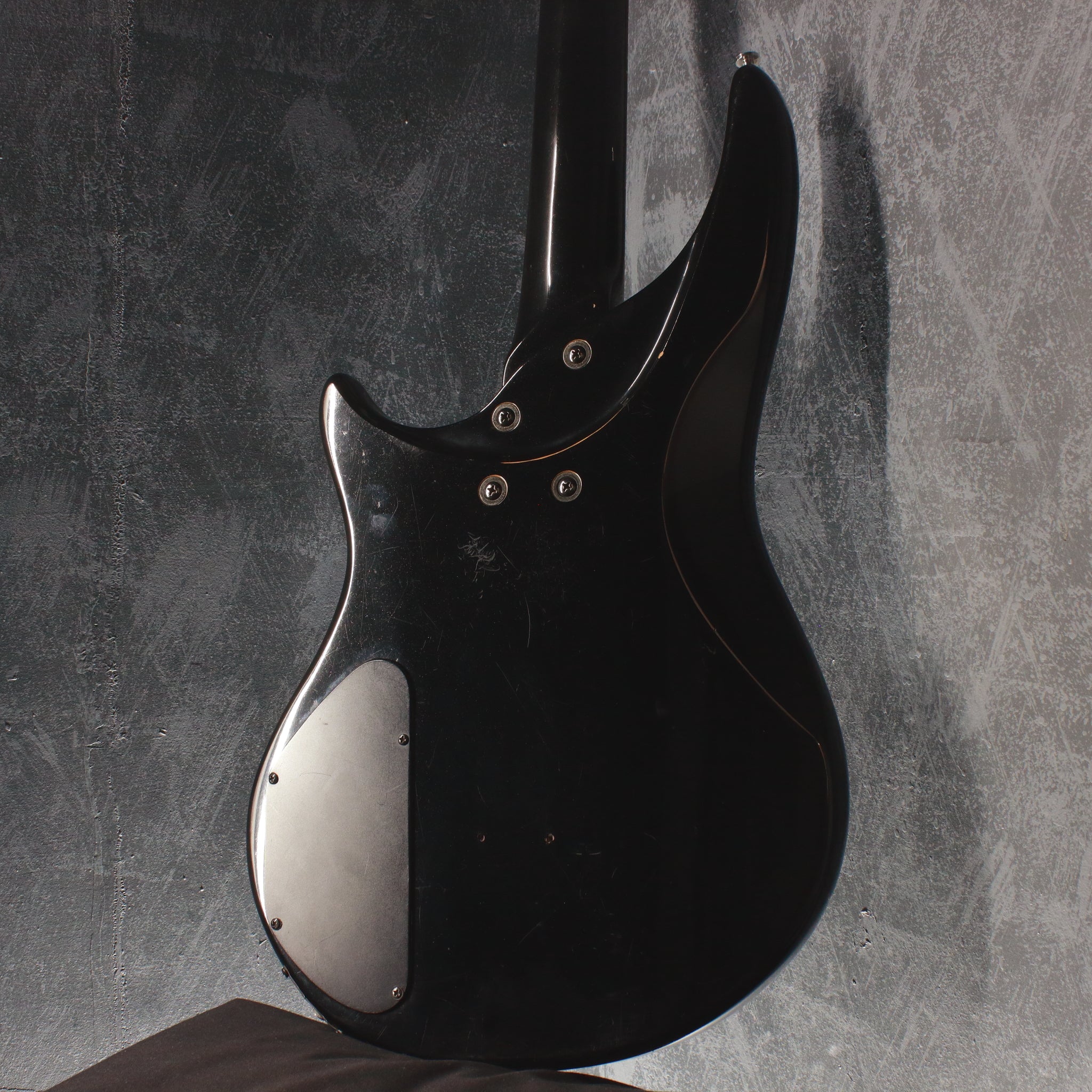 Vantage 725B Bass Black 1995 – Topshelf Instruments
