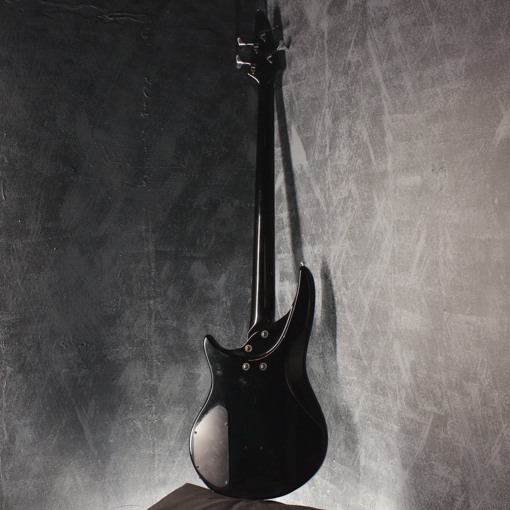 Vantage 725B Bass Black 1995 – Topshelf Instruments