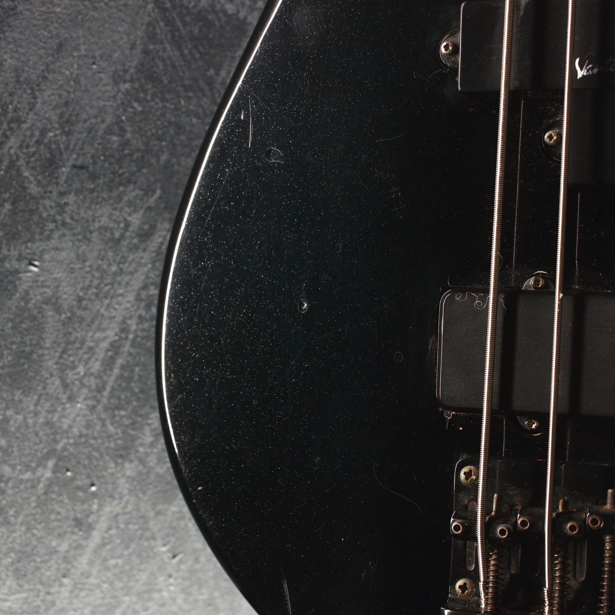 Vantage 725B Bass Black 1995 – Topshelf Instruments