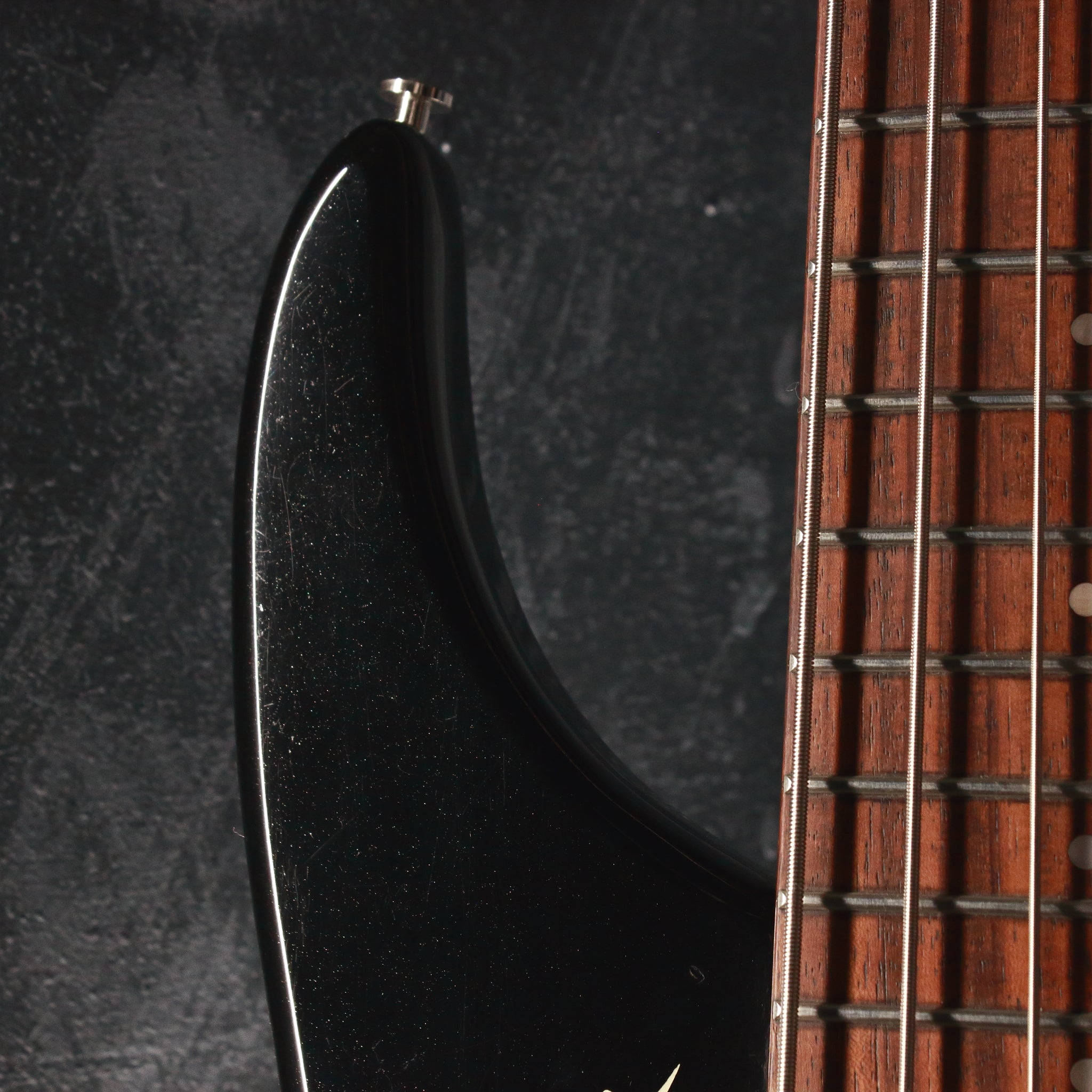 Vantage 725B Bass Black 1995 – Topshelf Instruments