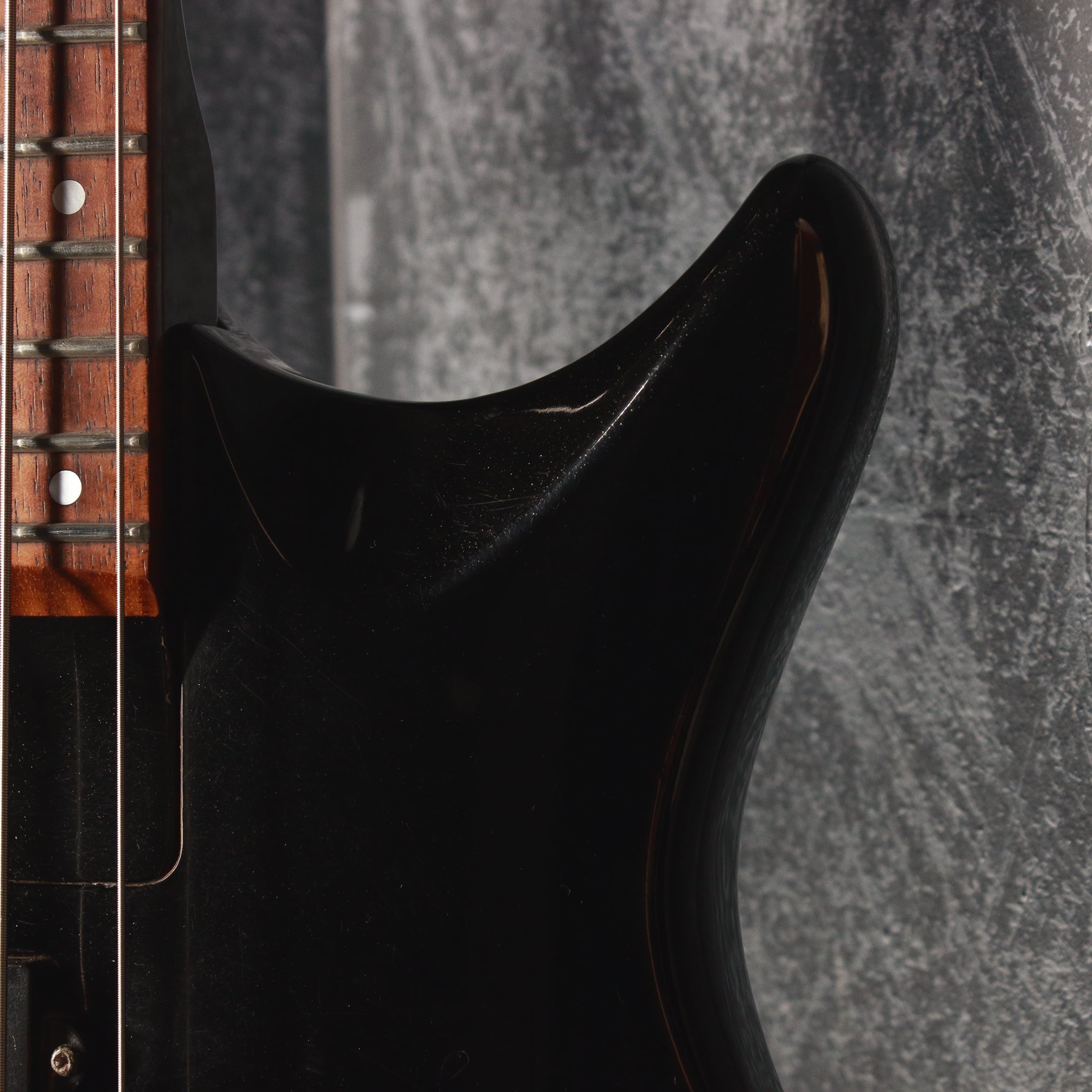 Vantage 725B Bass Black 1995 – Topshelf Instruments