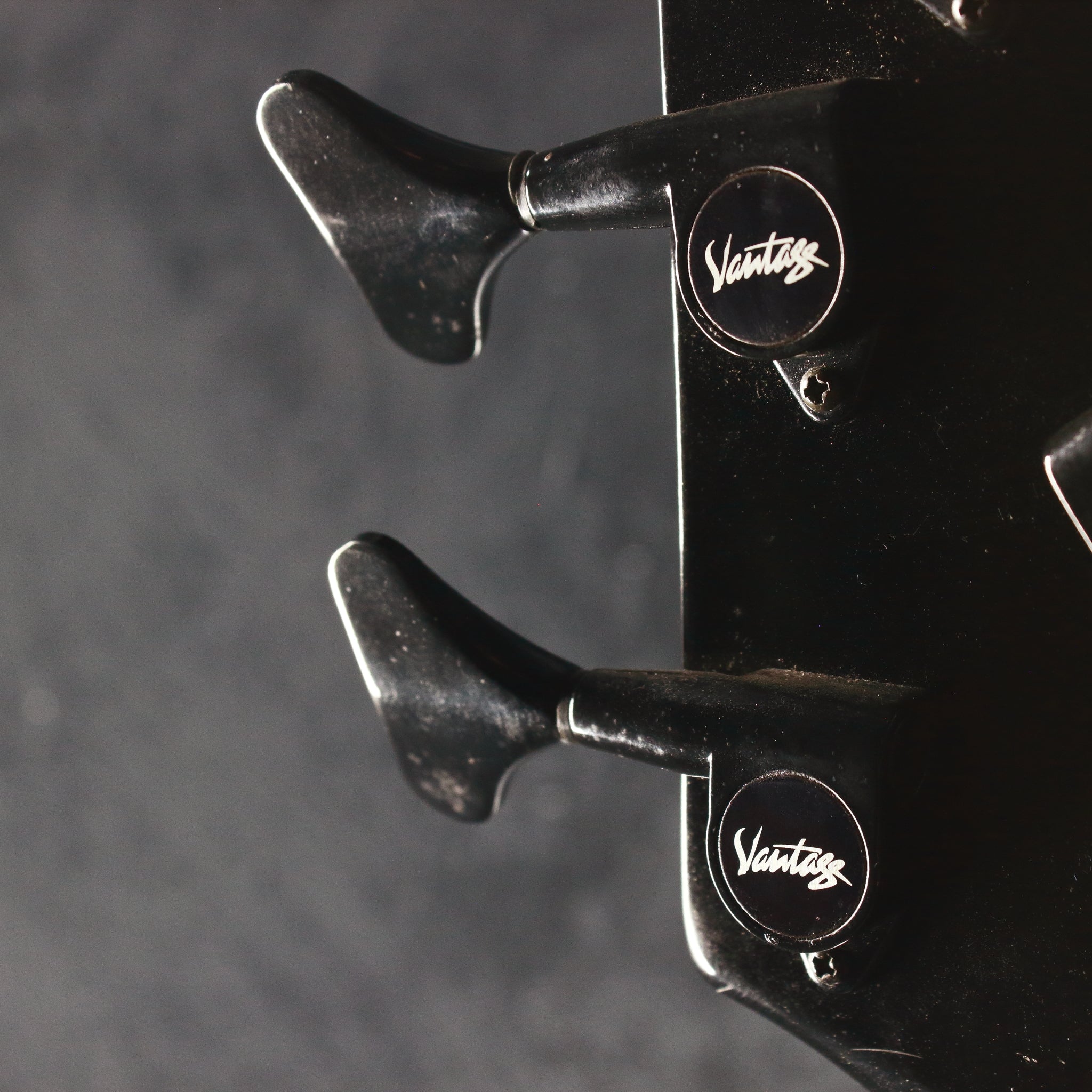 Vantage 725B Bass Black 1995 – Topshelf Instruments