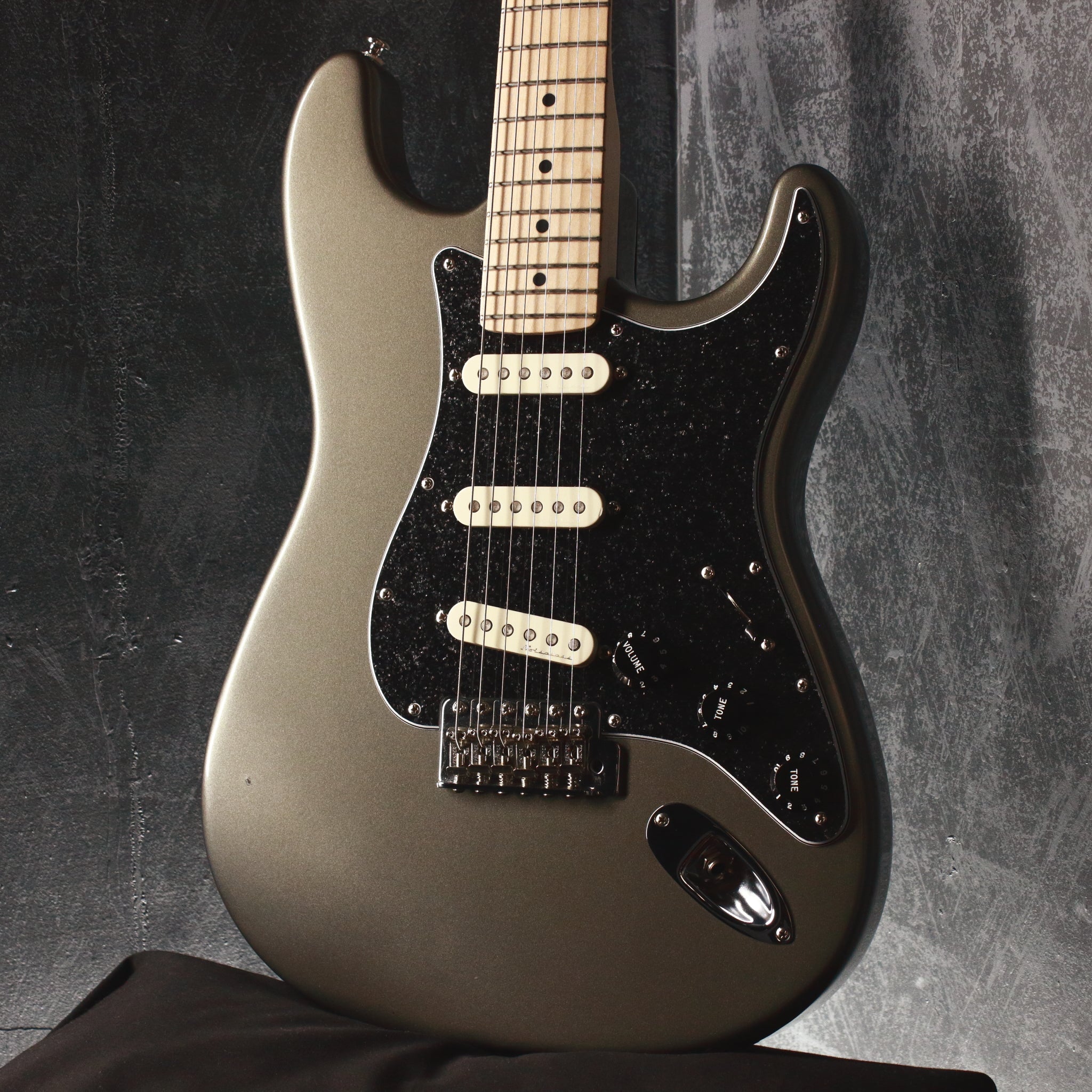 Fender Eric Clapton Stratocaster Pewter Grey 2007 – Topshelf Instruments
