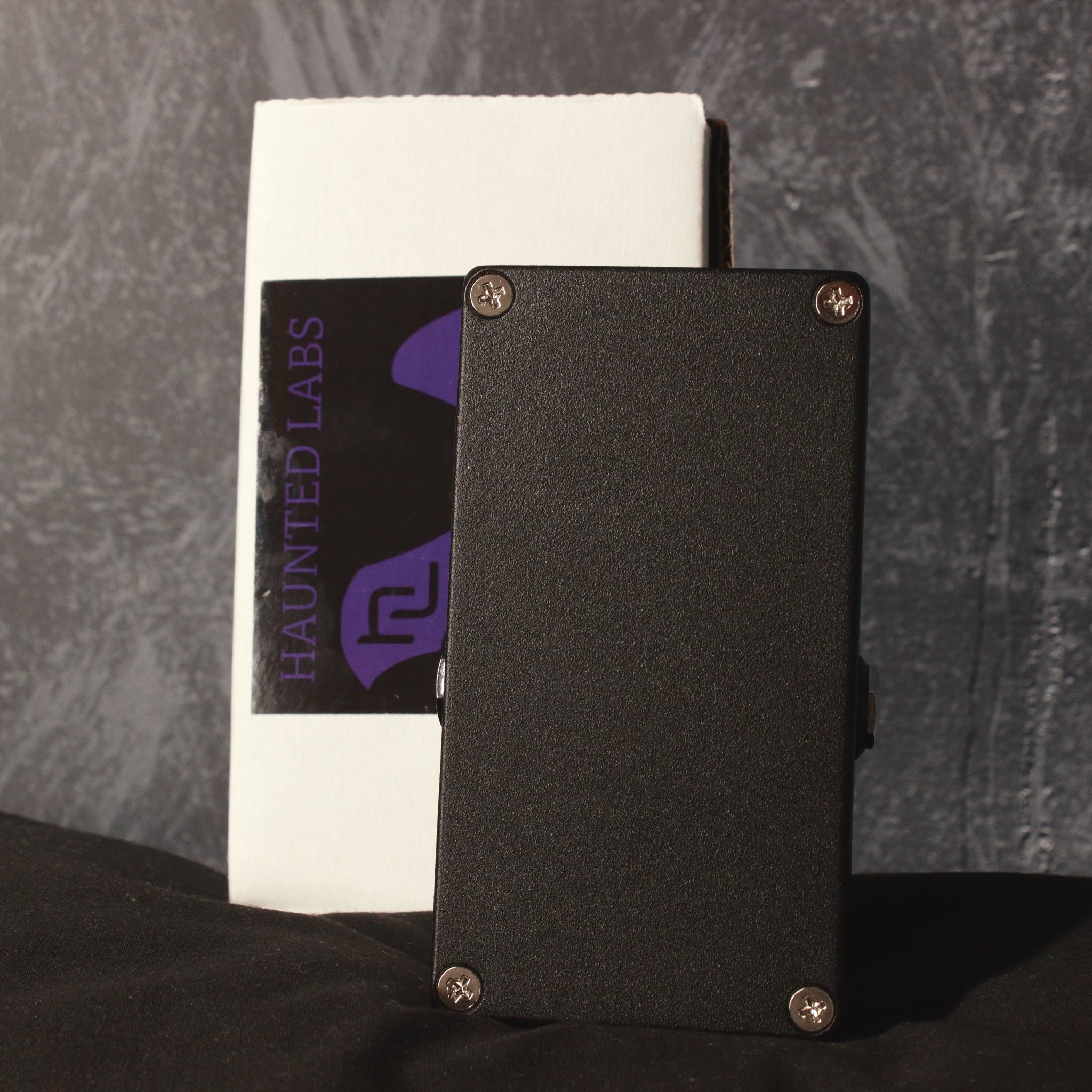 Haunted Labs Dark Aura Modulated Reverb Pedal – Topshelf Instruments