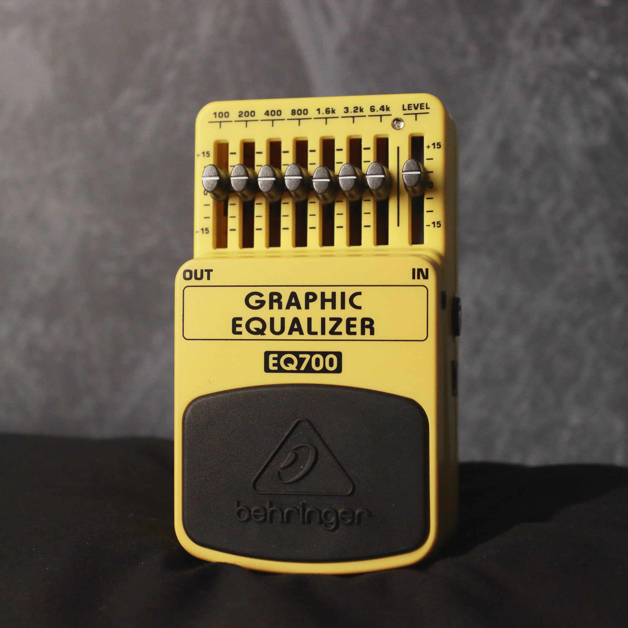 Behringer EQ700 Graphic Equalizer Pedal – Topshelf Instruments