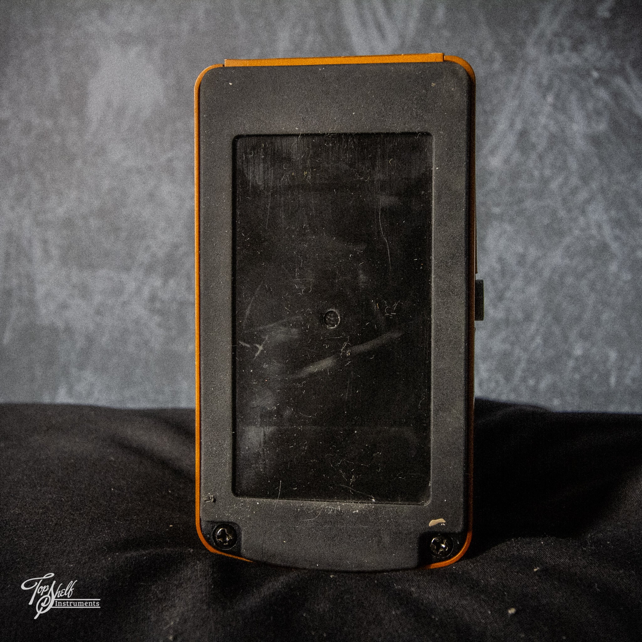 Behringer UT100 Ultra Tremolo Pedal – Topshelf Instruments