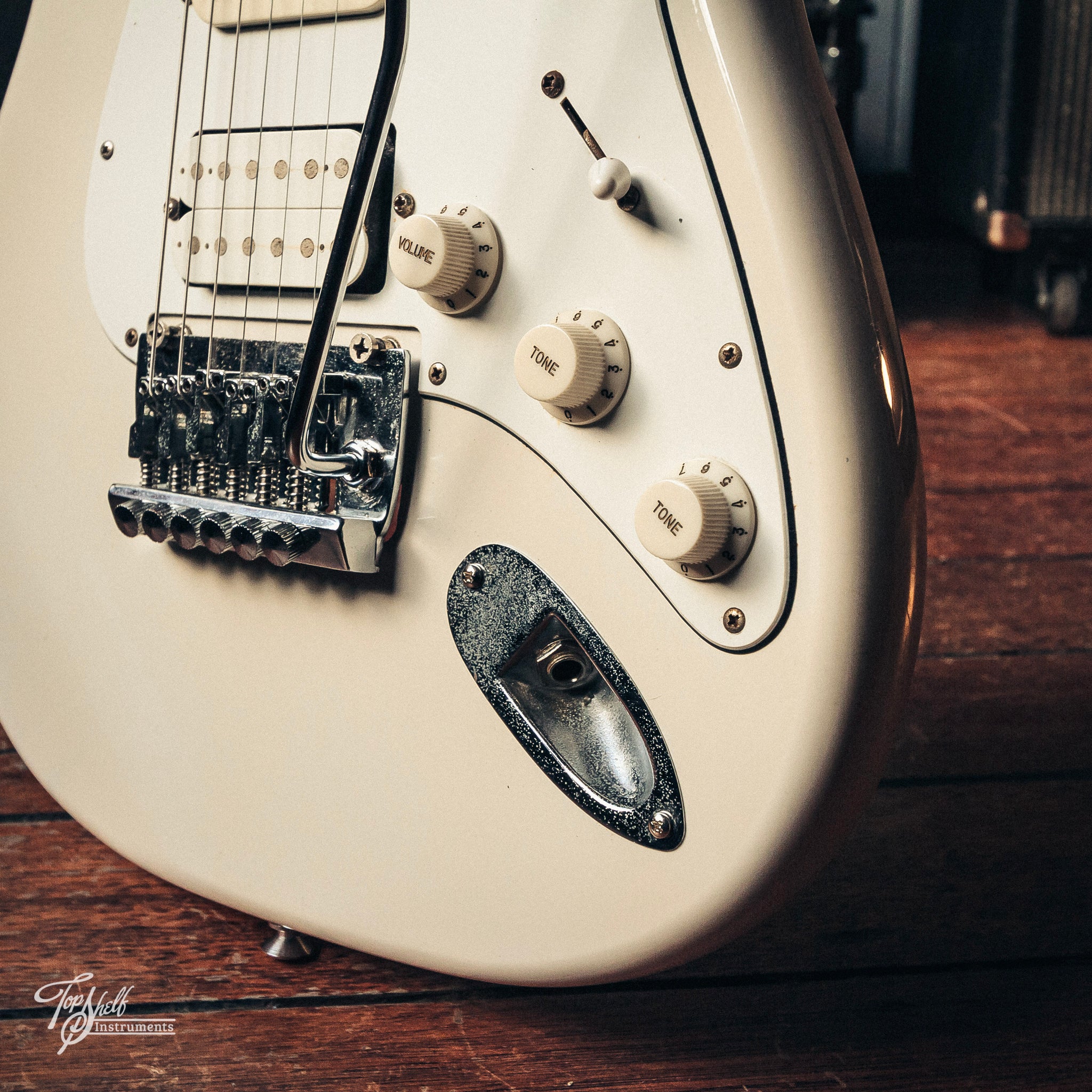 Daion Superstrat-Style White 1988 – Topshelf Instruments