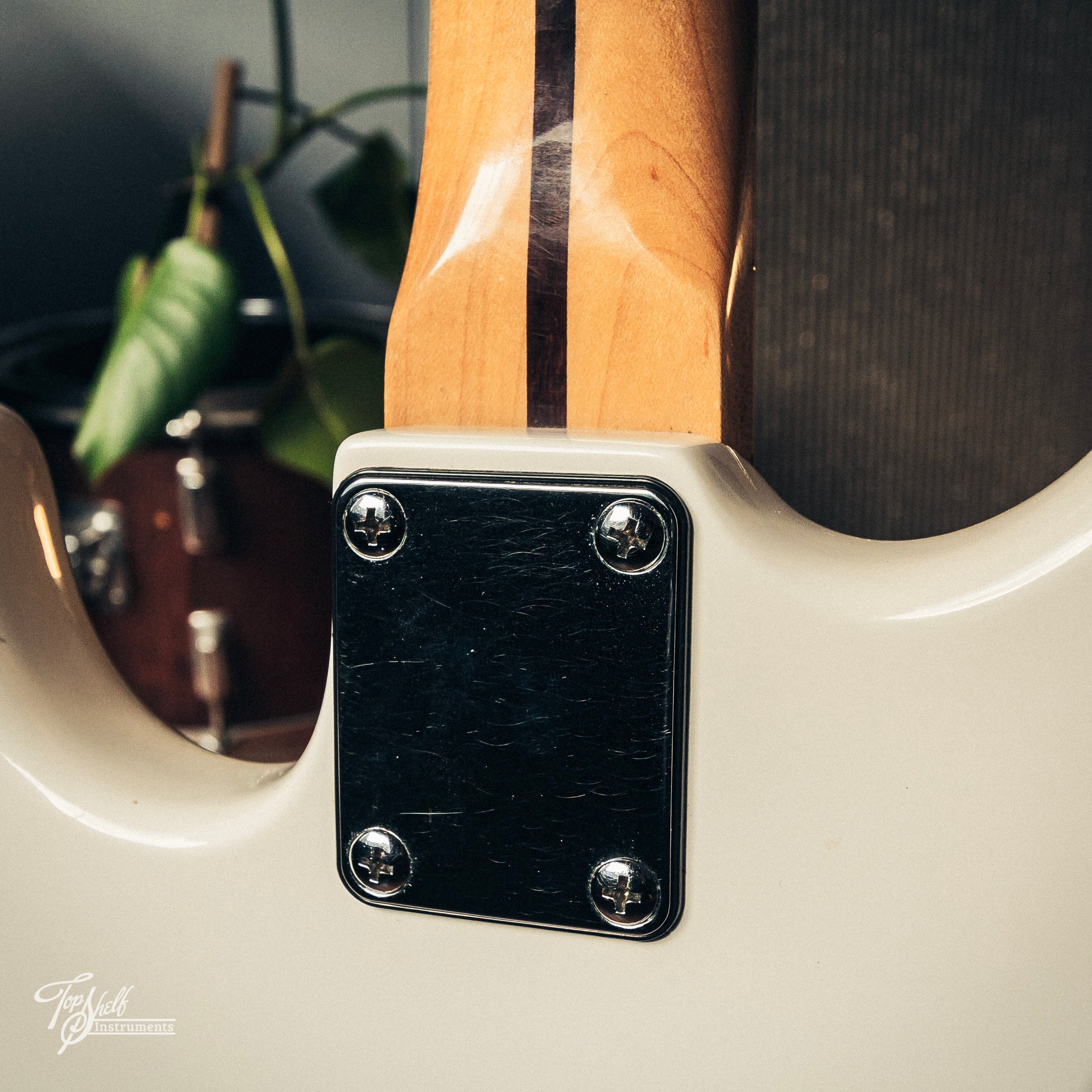 Daion Superstrat-Style White 1988 – Topshelf Instruments