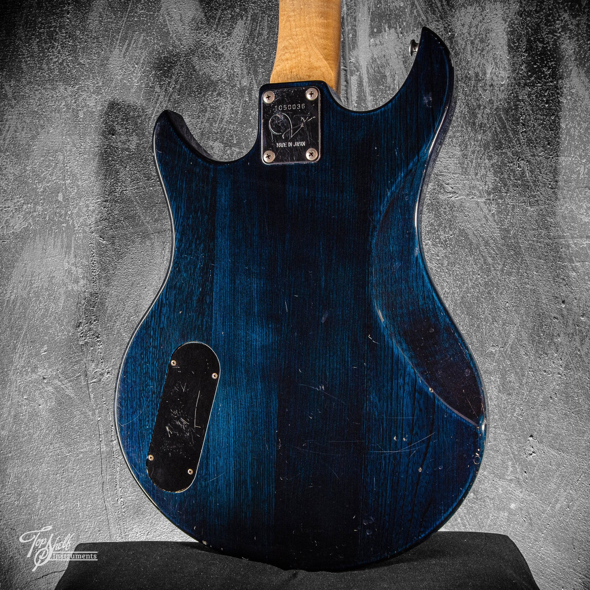 Vantage AV-325B Avenger Bass Transparent Blue 1981 – Topshelf Instruments