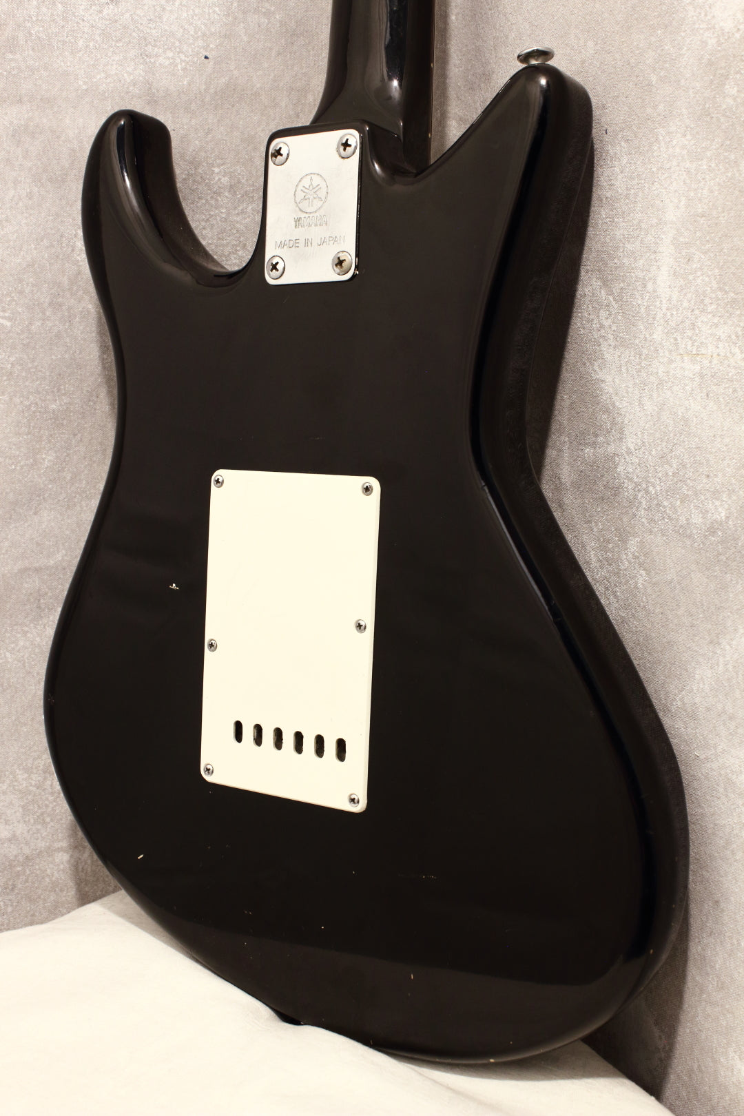 Yamaha SS-300 Black 1982 – Topshelf Instruments