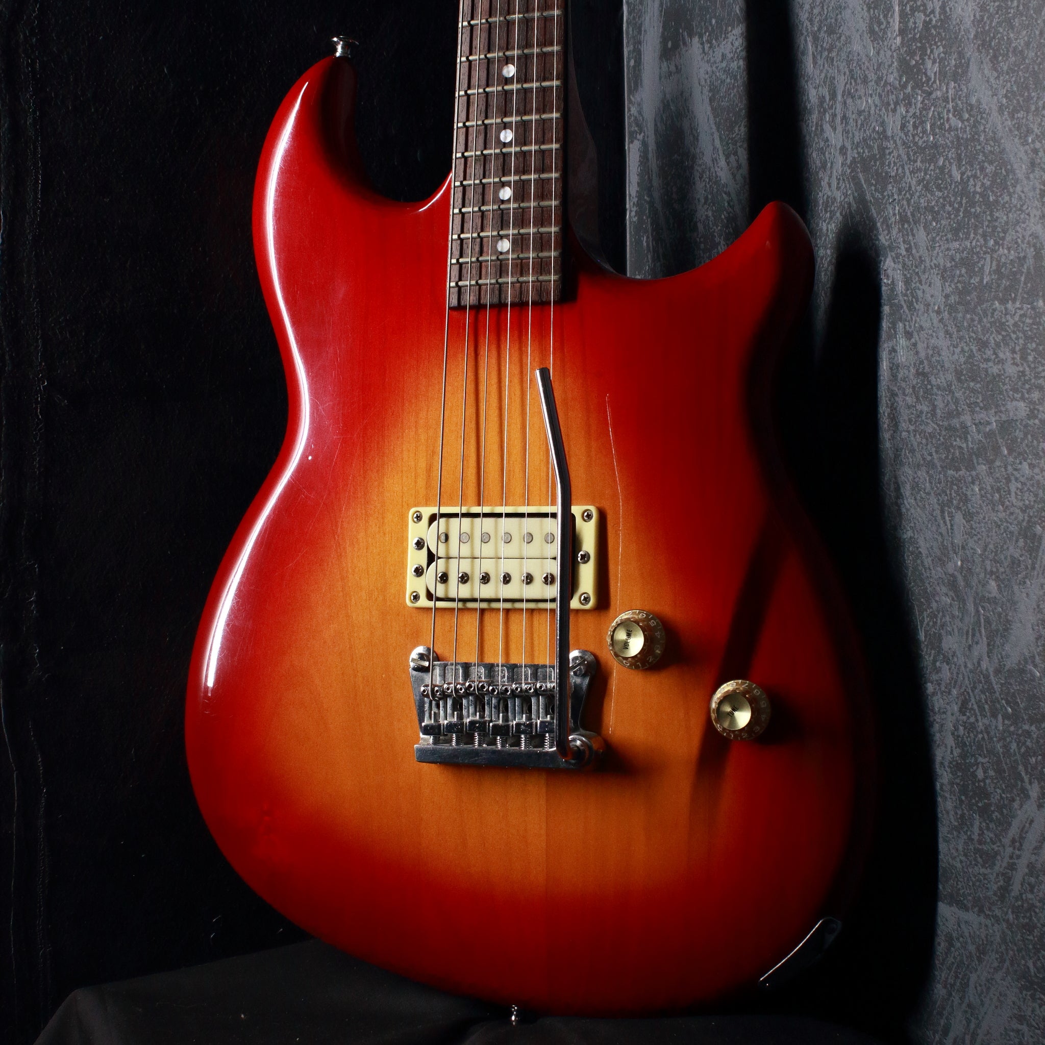 Yamaha SF3000 Super Flighter Red Sunburst 1981 – Topshelf Instruments