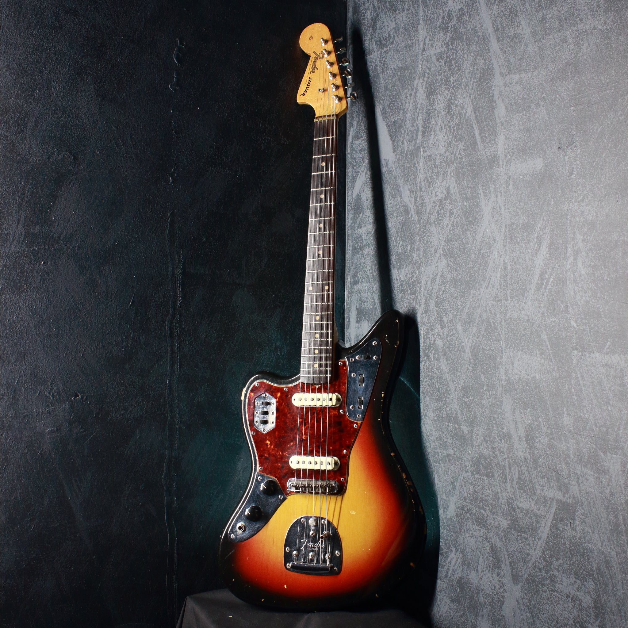 Fender Jaguar Left Handed Sunburst 1963 – Topshelf Instruments