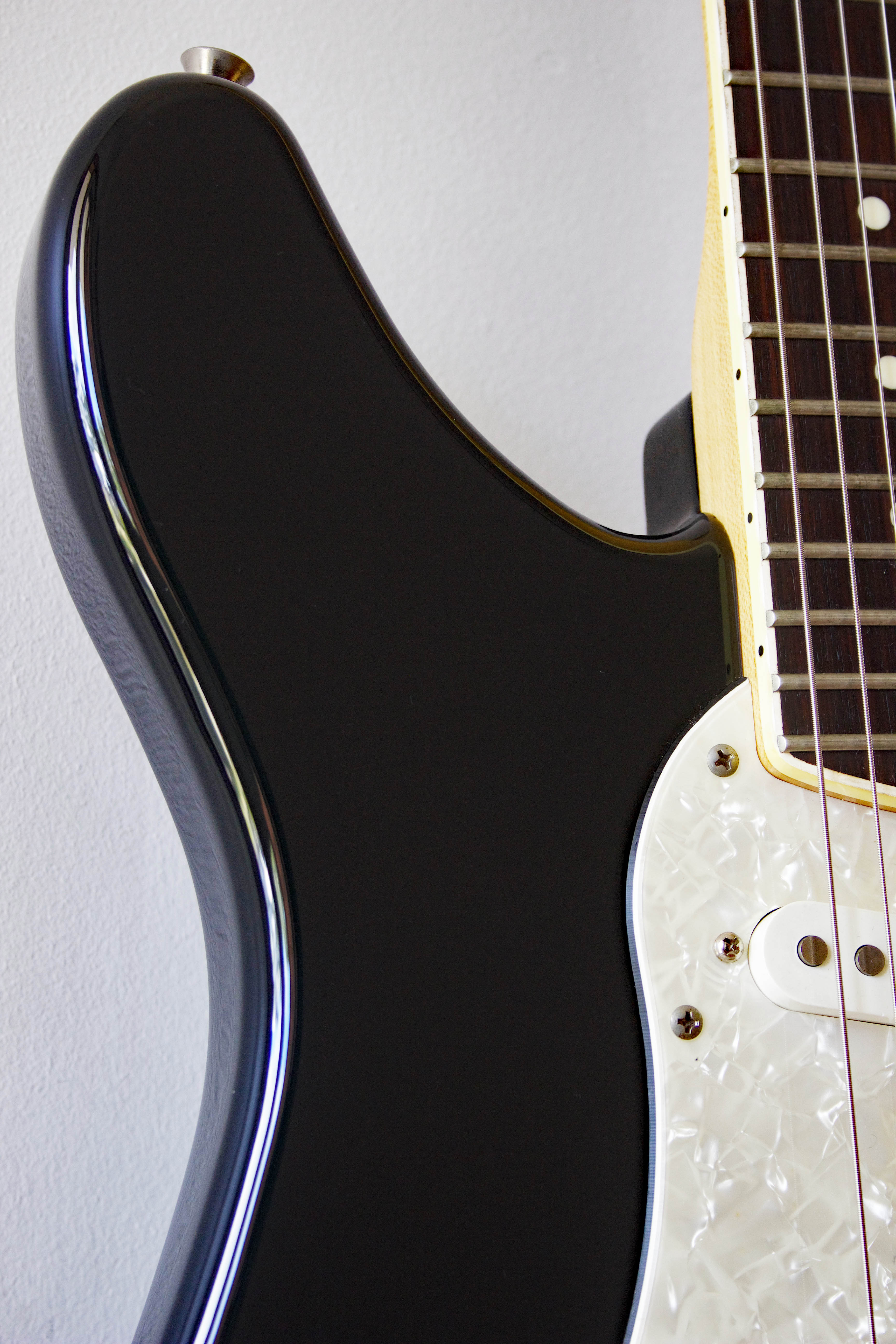 Squier Vista Series Venus Black MIJ 1997 – Topshelf Instruments
