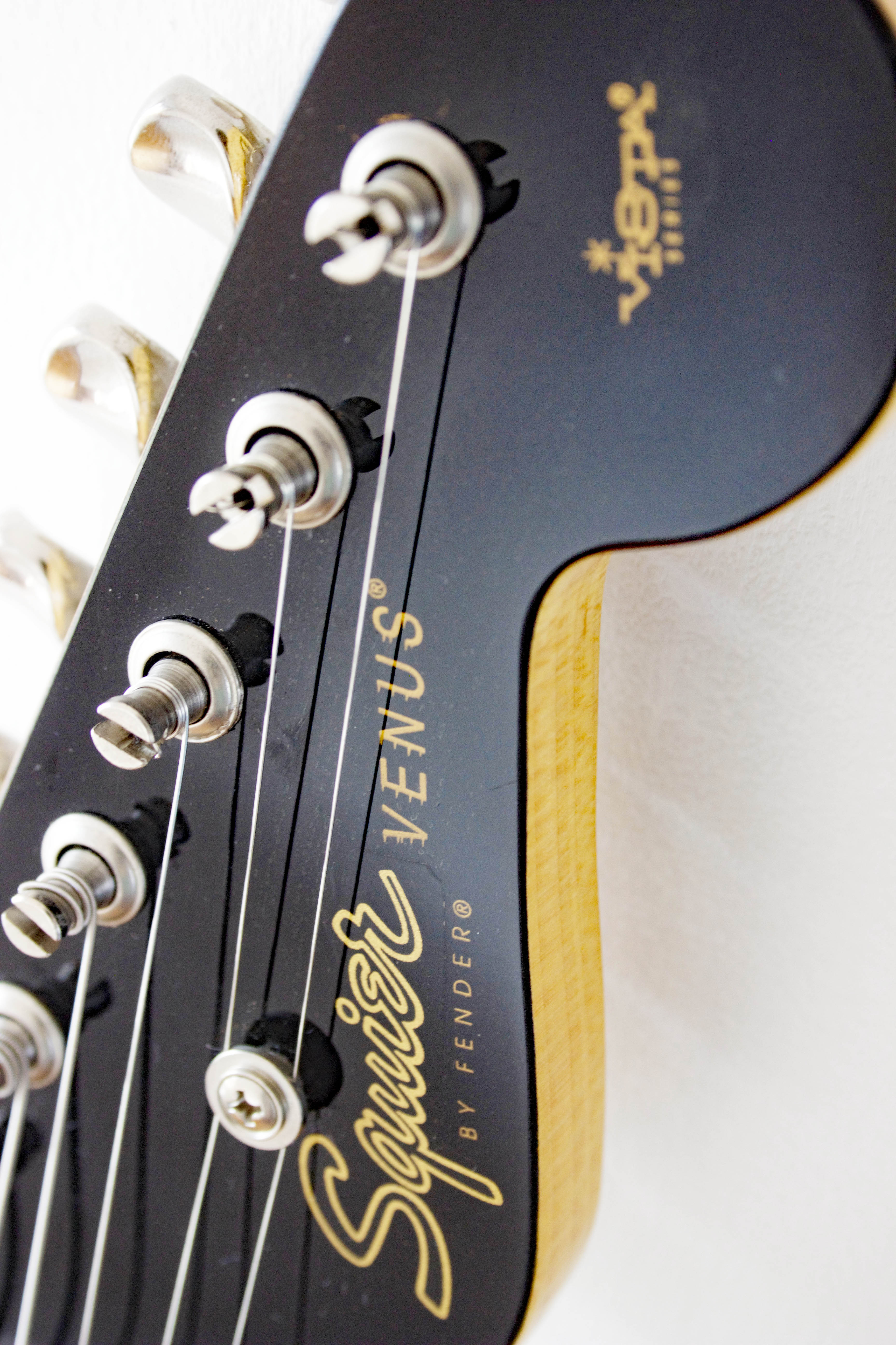Squier Vista Series Venus Black MIJ 1997 – Topshelf Instruments
