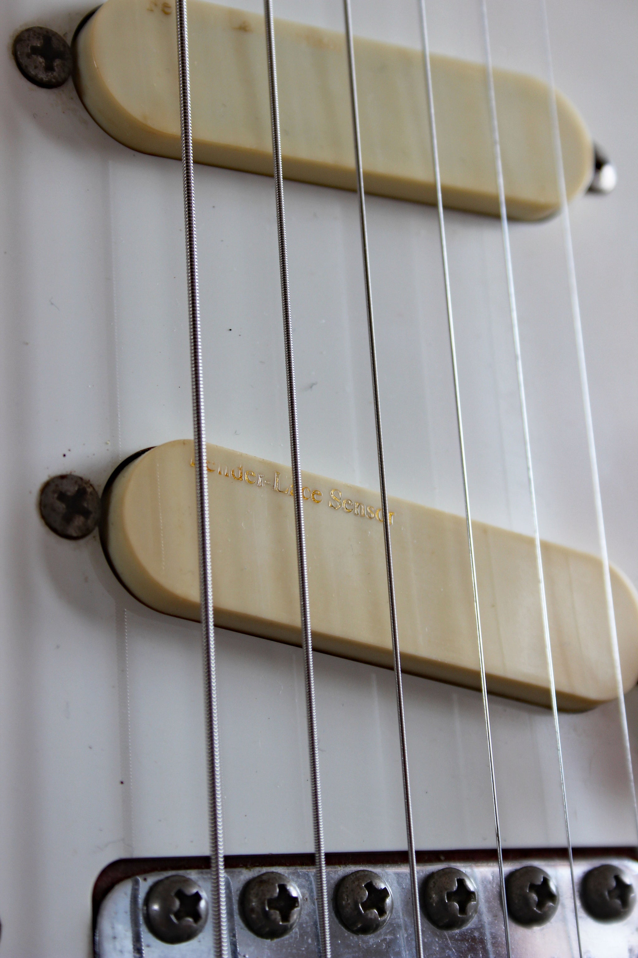 Used Fender Lace-Sensor Stratocaster Fiesta Red 1990 – Topshelf Instruments