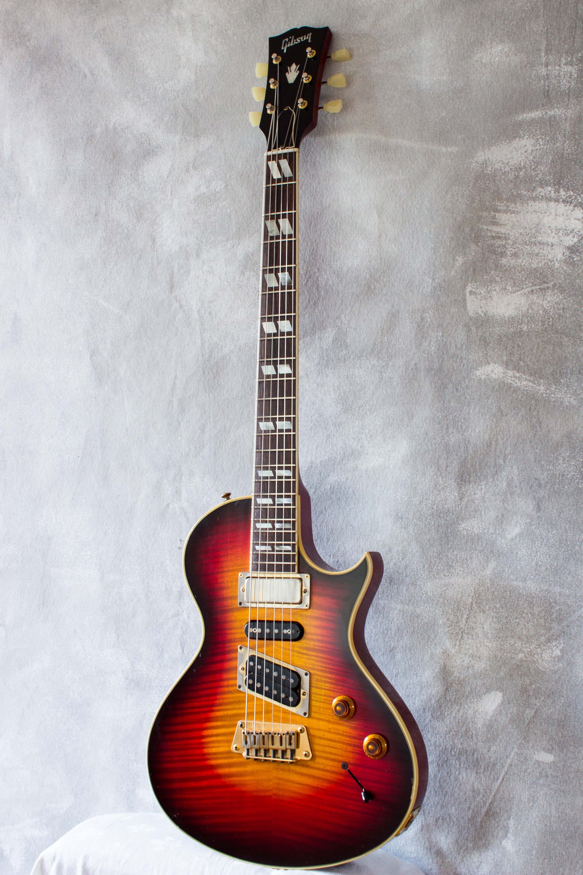 Gibson Nighthawk Standard ST3 Fireburst 1996 – Topshelf Instruments