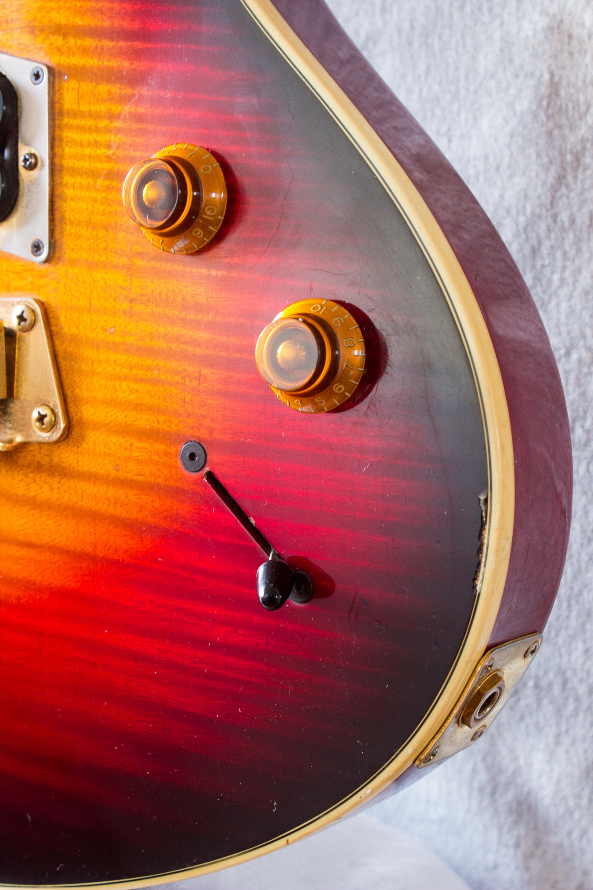 Gibson Nighthawk Standard ST3 Fireburst 1996 – Topshelf Instruments