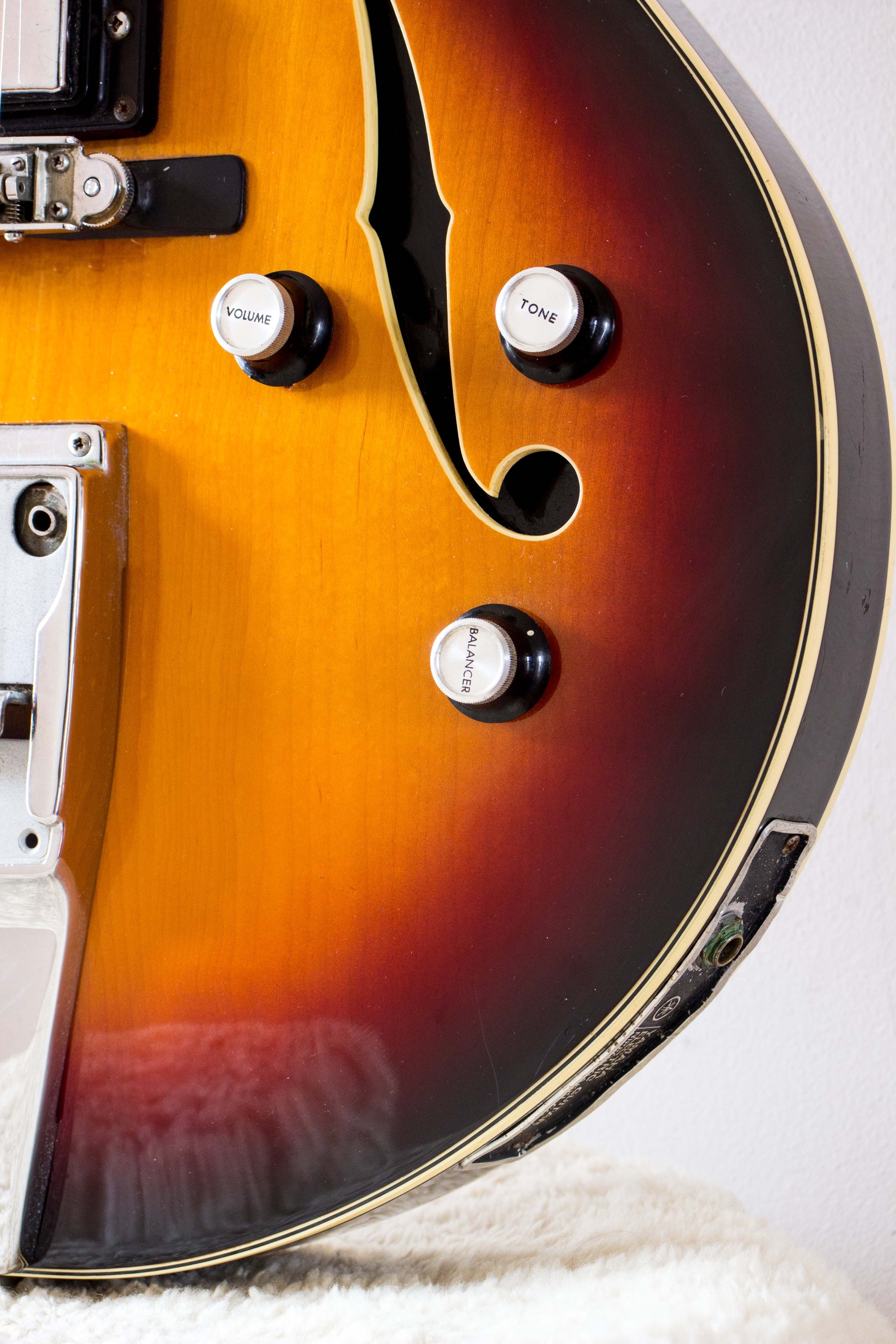 Yamaha SA-50 Hollow Body Sunburst 1974 – Topshelf Instruments