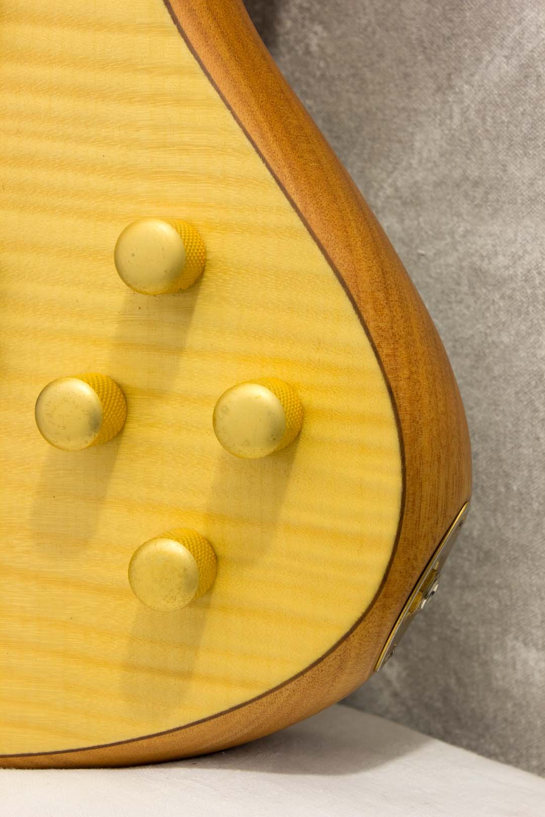 Schecter Diamond Series Stiletto Custom 5 Bass Natural 2007 – Topshelf ...