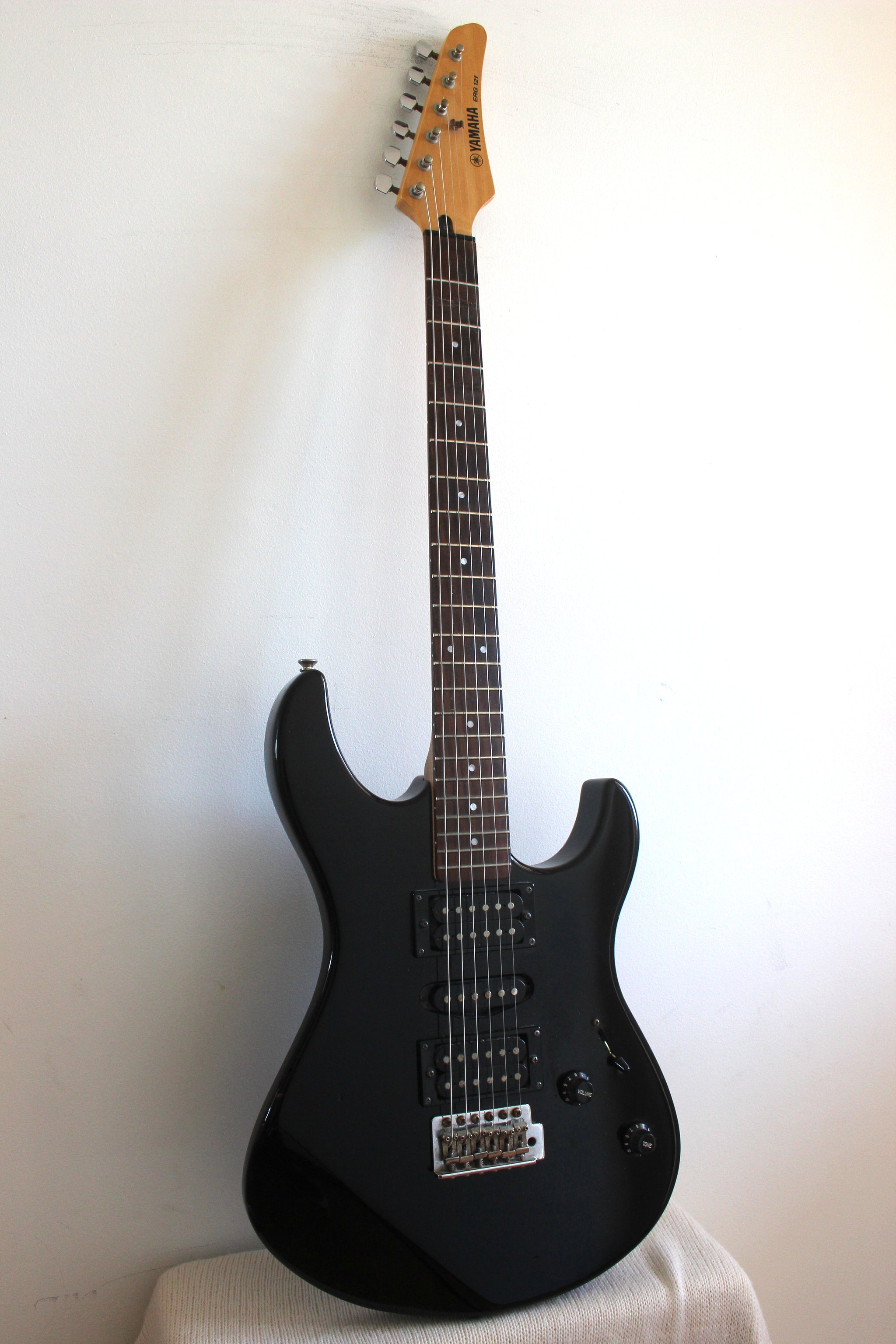 Used Yamaha ERG121 Black – Topshelf Instruments