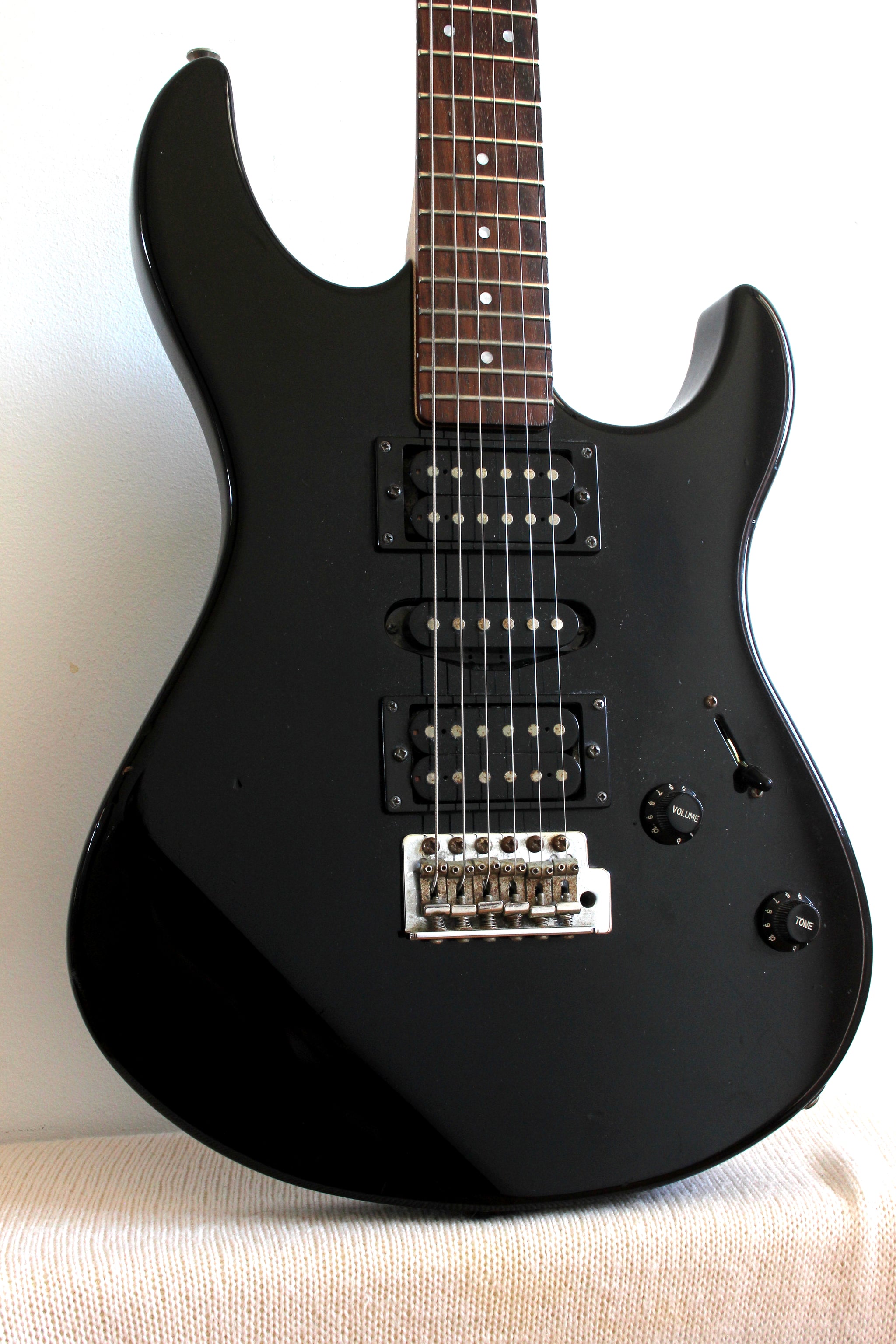 Used Yamaha ERG121 Black – Topshelf Instruments